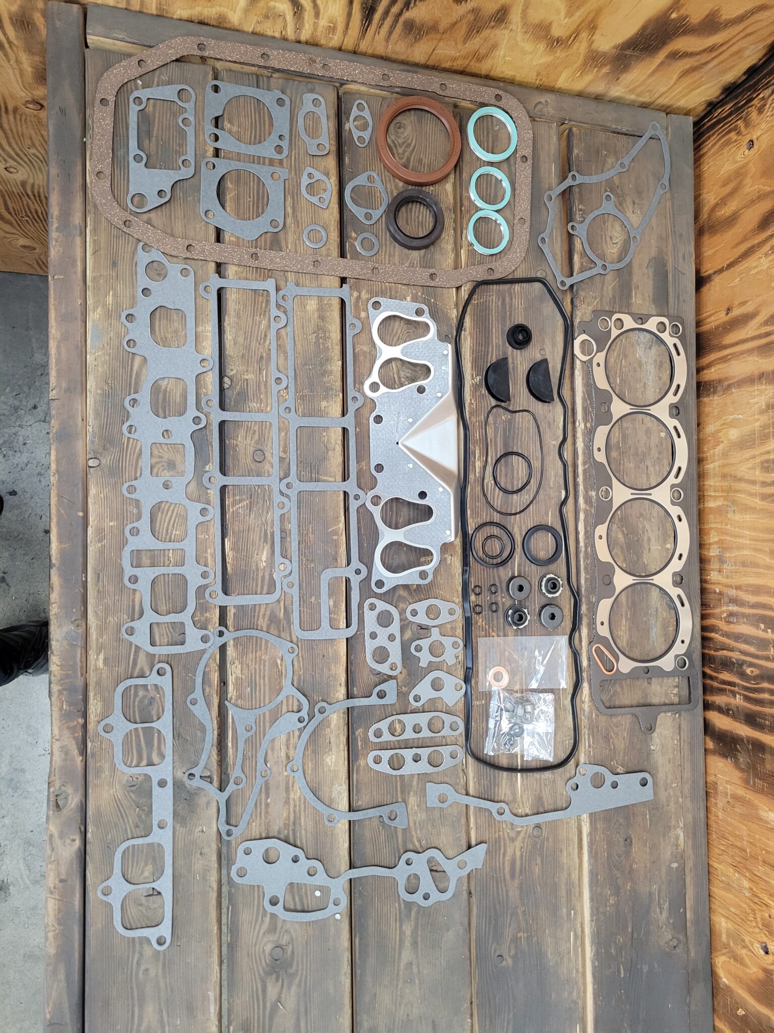 Toyota 22R/R-E Gasket Sets - Red - (85-95) - Sunwest Automotive Engine